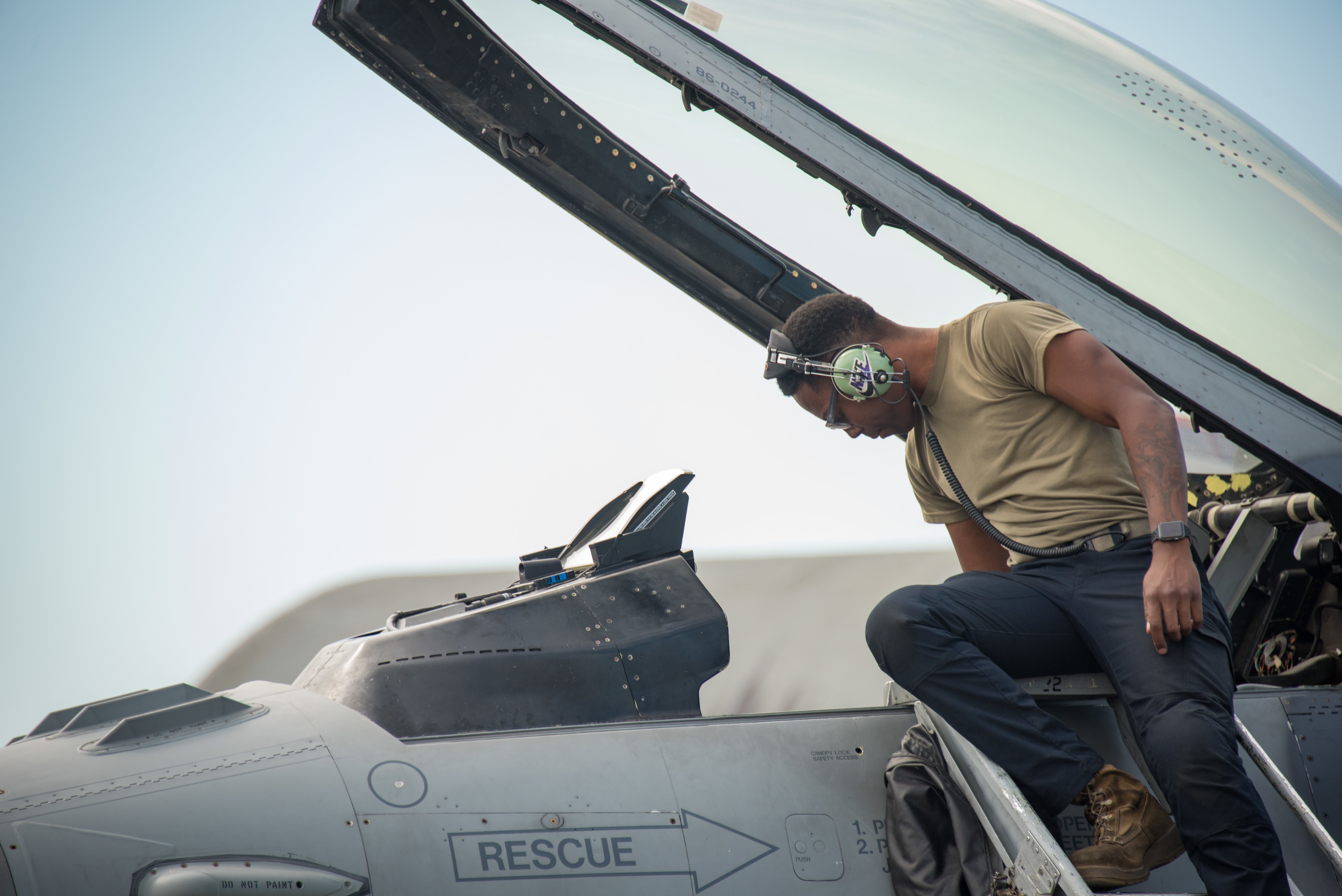 Elbit America Contracted To Supply Modernized Usaf F 16 Hud Replacements